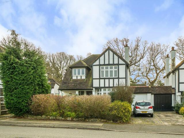 3 bedroom link detached house for sale
