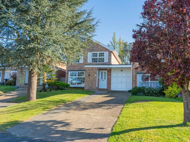 3 bedroom link detached house for sale