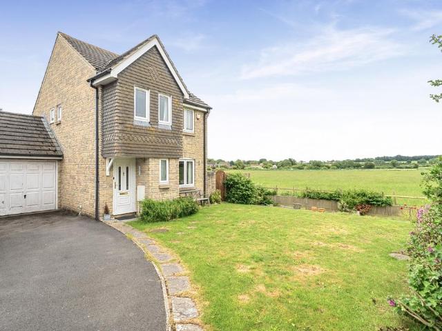3 bedroom link detached house for sale