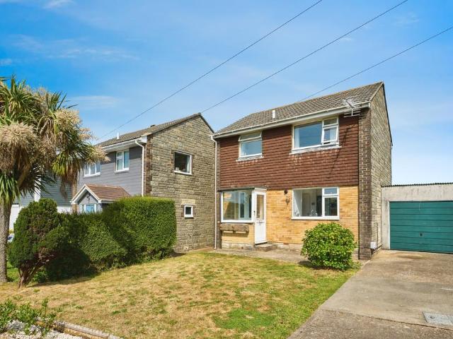 3 bedroom link detached house for sale