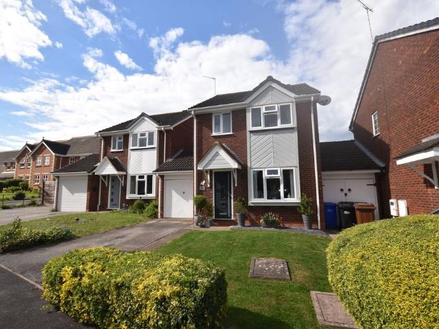 3 bedroom link detached house for sale