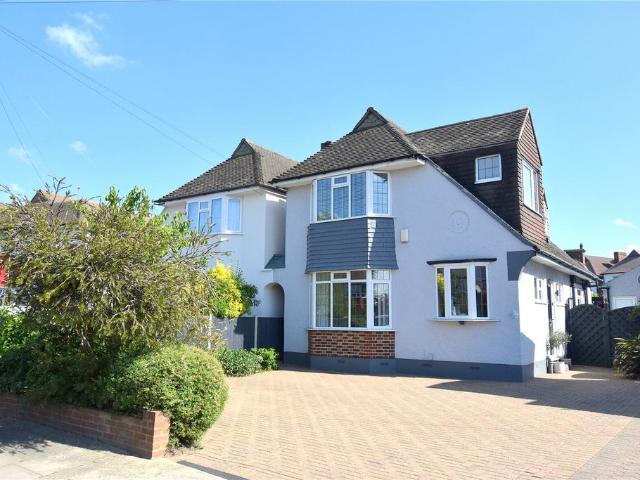 3 bedroom link detached house for sale