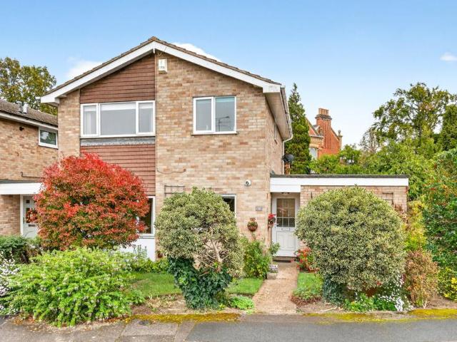 3 bedroom link detached house for sale