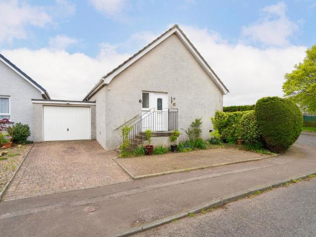 3 bedroom link detached house for sale