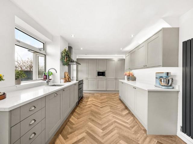3 bedroom link detached house for sale