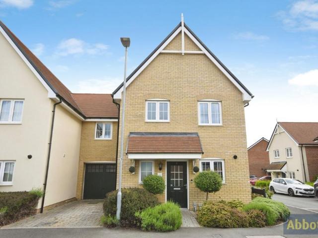 3 bedroom link detached house for sale