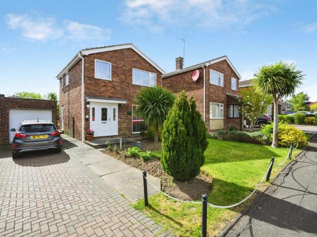 3 bedroom link detached house for sale