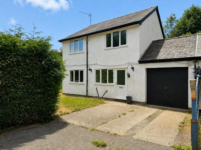 3 bedroom link detached house for sale