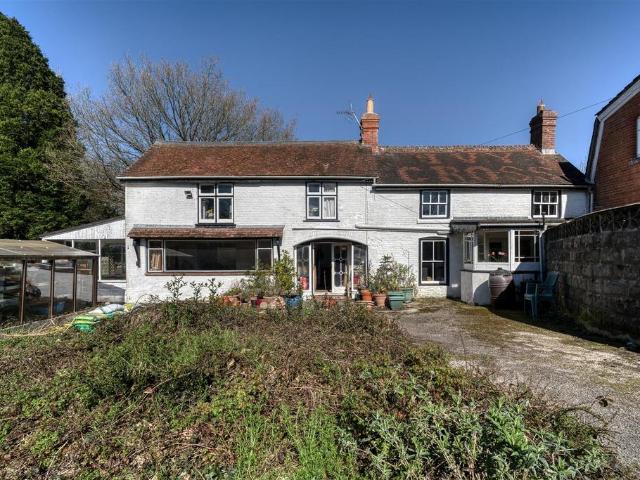 3 bedroom link detached house for sale