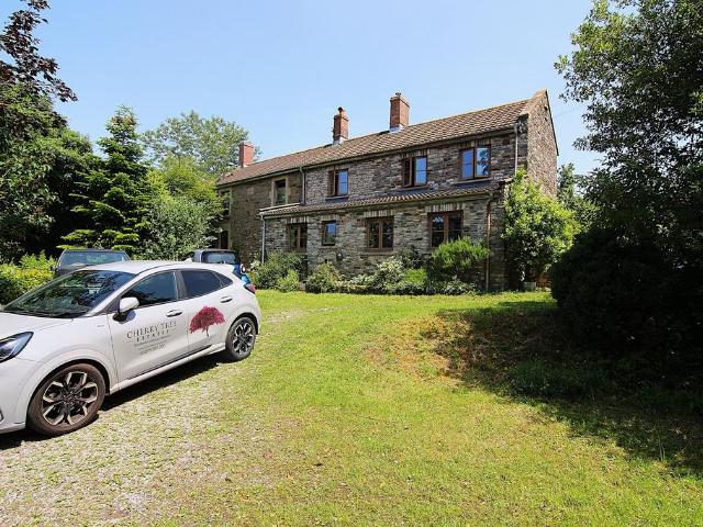 3 bedroom link detached house for sale
