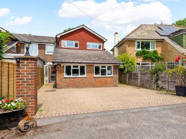 3 bedroom link detached house for sale