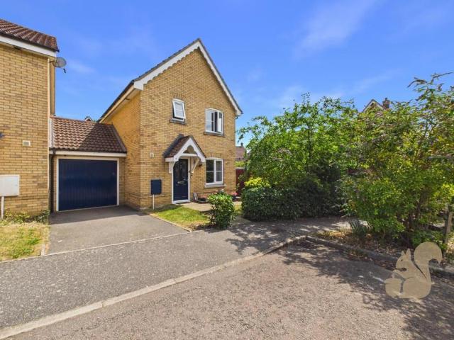 3 bedroom link detached house for sale