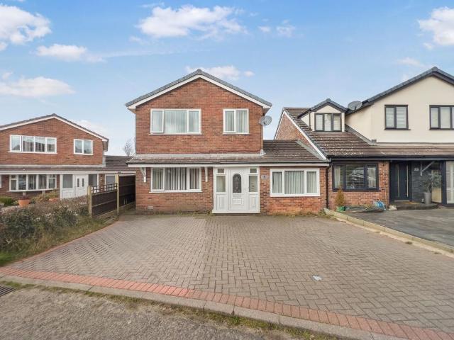 3 bedroom link detached house for sale