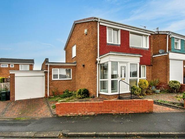3 bedroom link detached house for sale