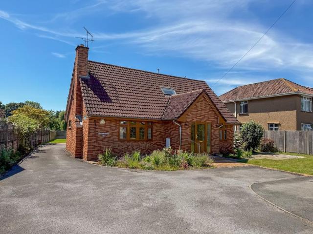 3 bedroom link detached house for sale