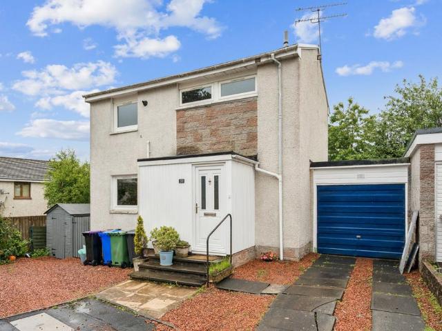 3 bedroom link detached house for sale