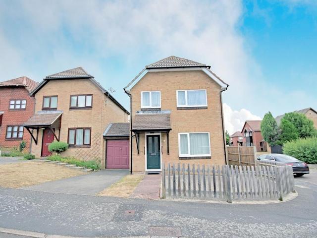 3 bedroom link detached house for sale