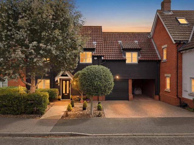 3 bedroom link detached house for sale