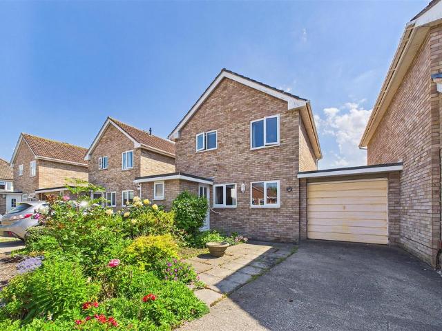 3 bedroom link detached house for sale