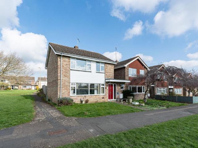 3 bedroom link detached house for sale