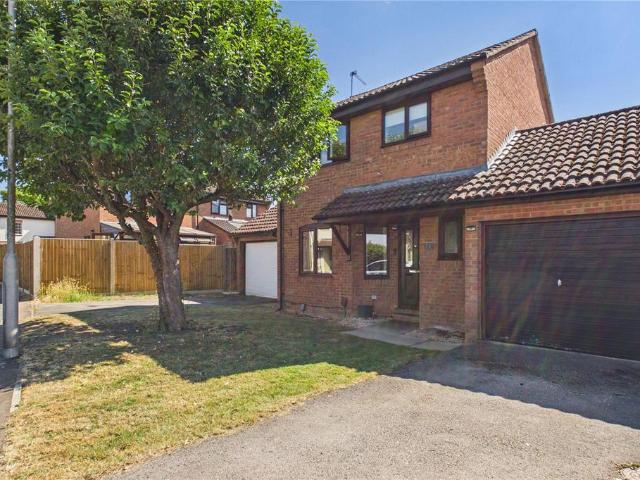 3 bedroom link detached house for sale