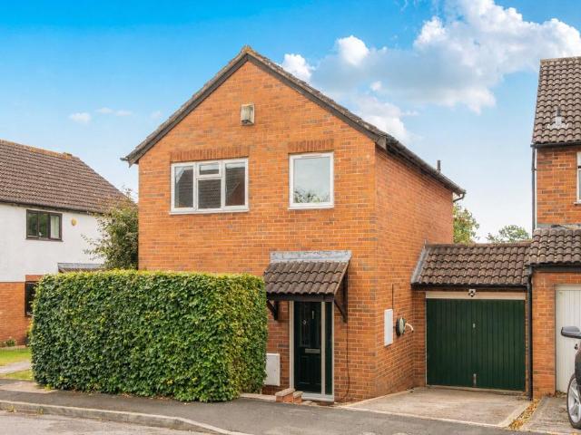 3 bedroom link detached house for sale