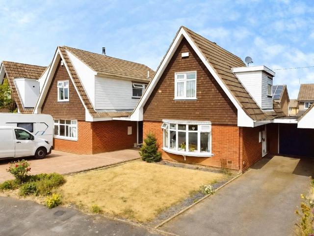3 bedroom link detached house for sale