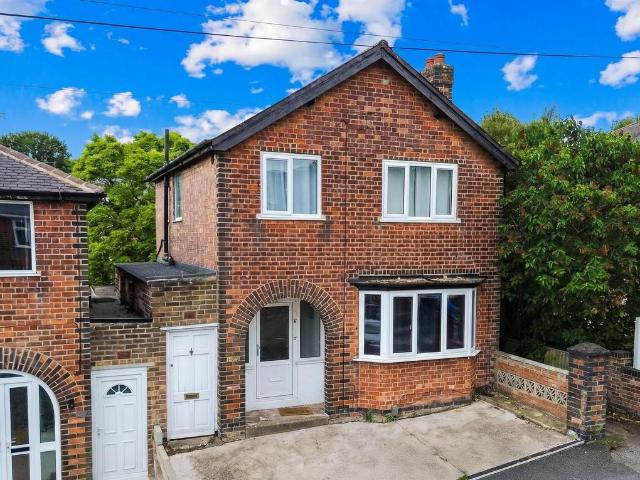 3 bedroom link detached house for sale