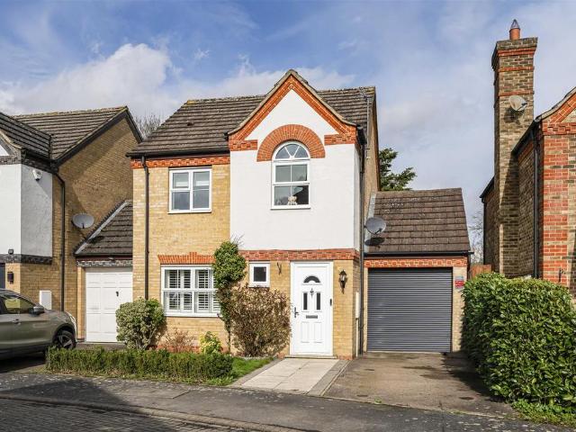 3 bedroom link detached house for sale