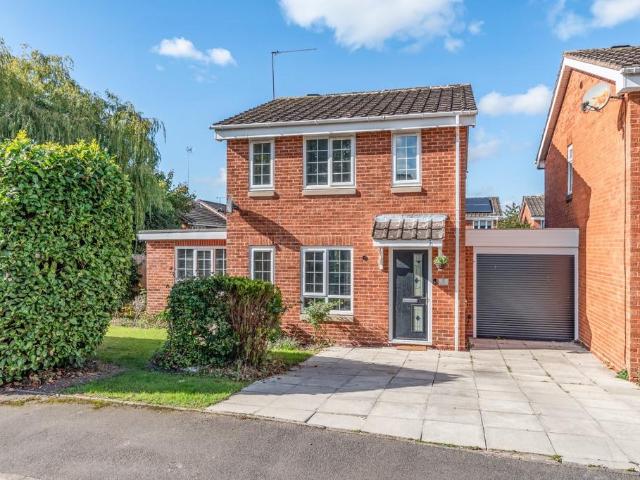 3 bedroom link detached house for sale