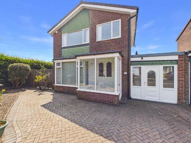 3 bedroom link detached house for sale
