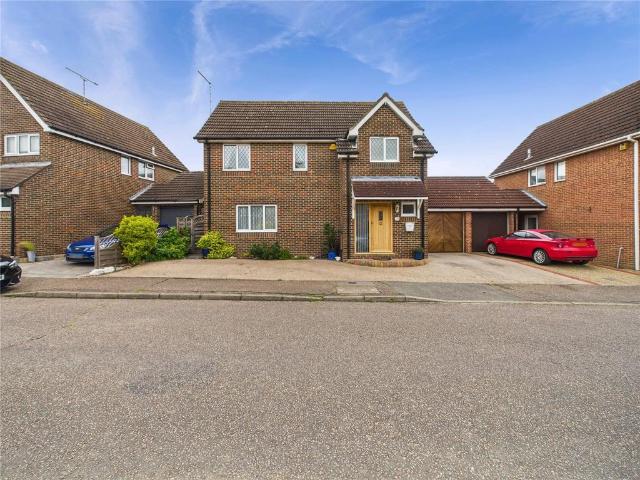 3 bedroom link detached house for sale