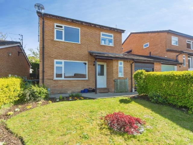 3 bedroom link detached house for sale