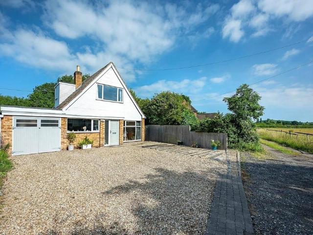 3 bedroom link detached house for sale