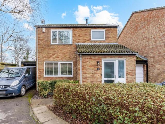 3 bedroom link detached house for sale