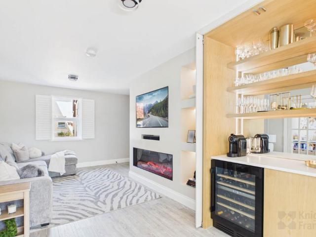 3 bedroom link detached house for sale