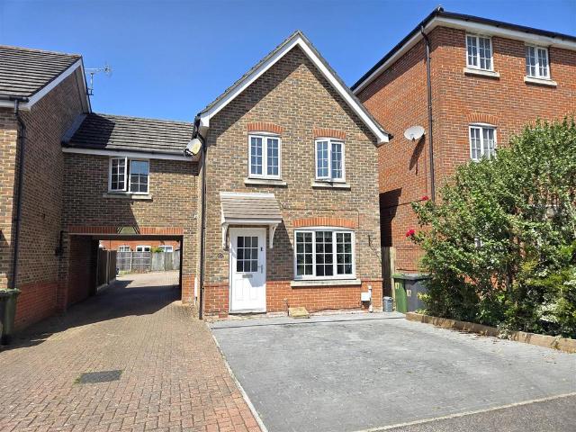 3 bedroom link detached house for sale