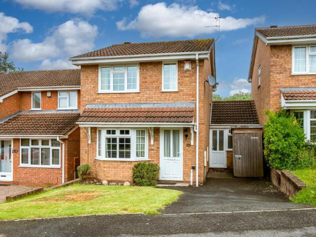 3 bedroom link detached house for sale