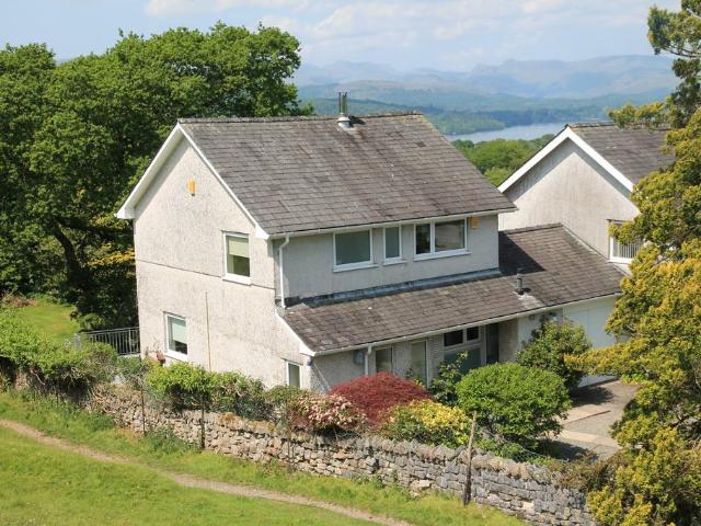 3 bedroom link detached house for sale
