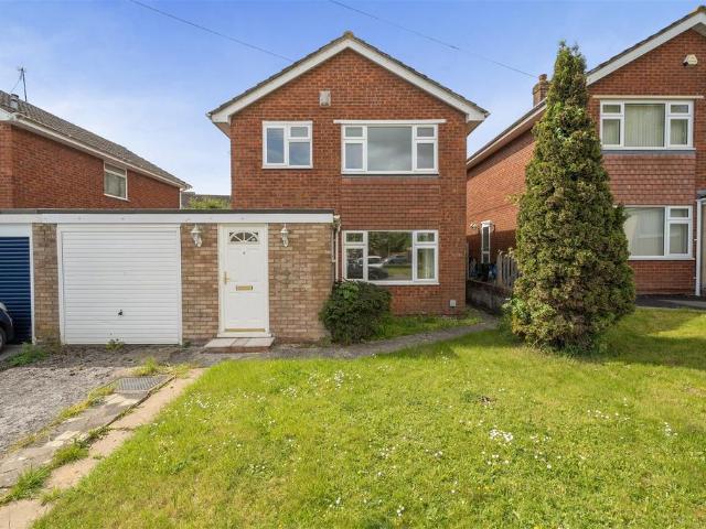 3 bedroom link detached house for sale