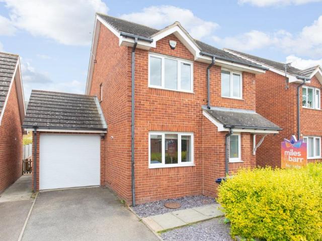 3 bedroom link detached house for sale
