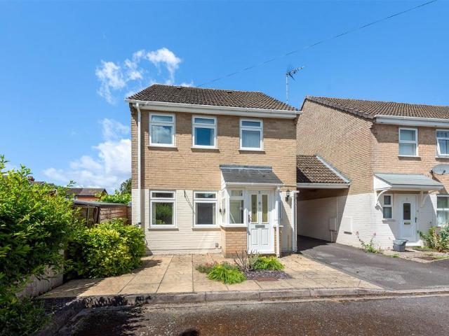 3 bedroom link detached house for sale