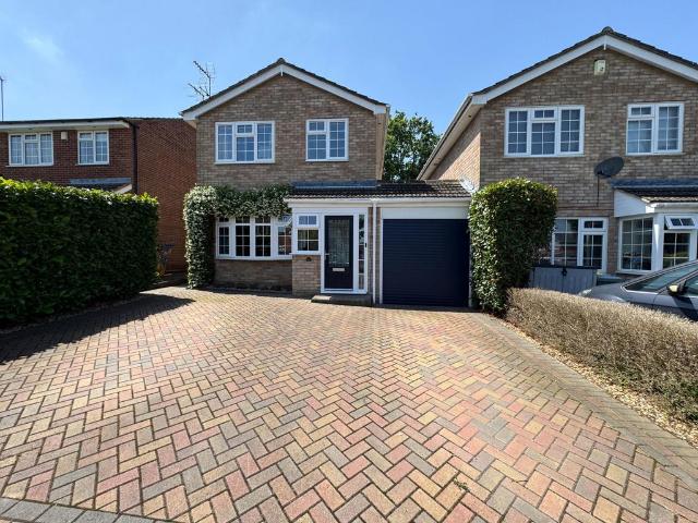 3 bedroom link detached house for sale