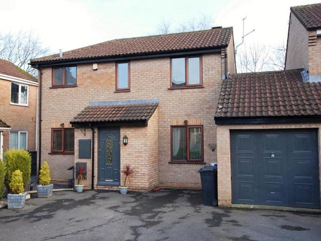 3 bedroom link detached house for sale