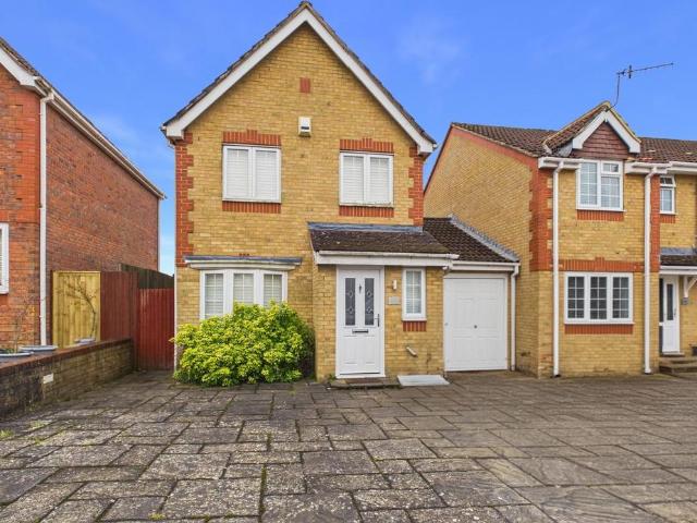 3 bedroom link detached house for sale