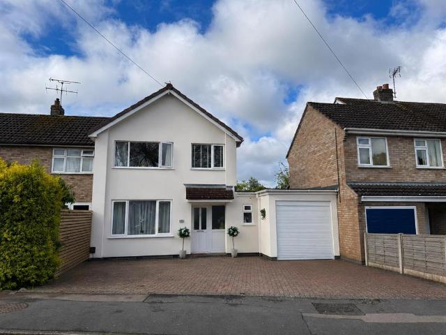 3 bedroom link detached house for sale