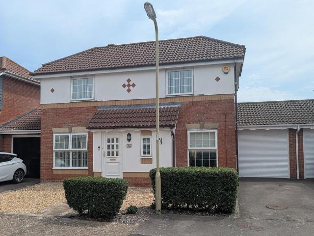 3 bedroom link detached house for sale