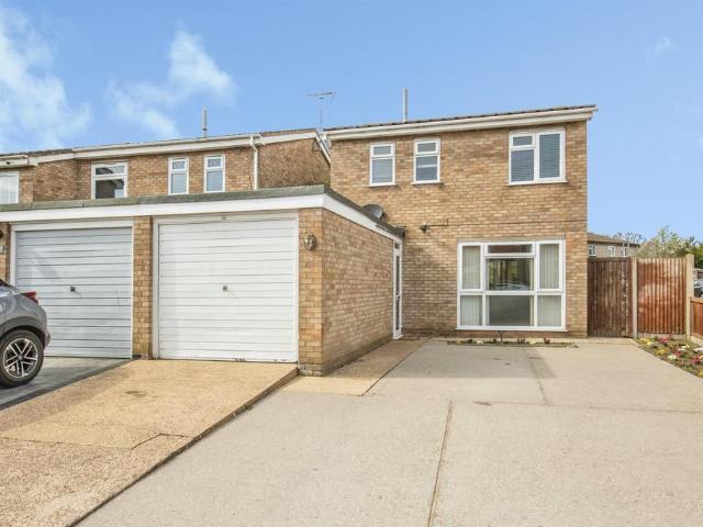 3 bedroom link detached house for sale