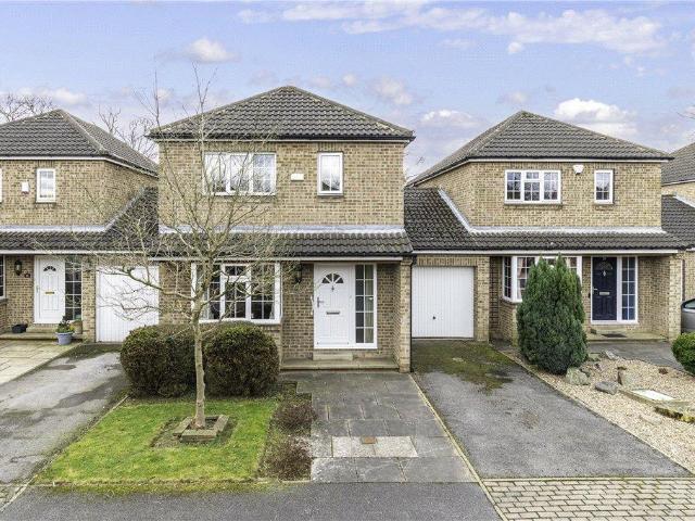 3 bedroom link detached house for sale