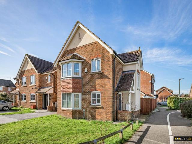 3 bedroom link detached house for sale